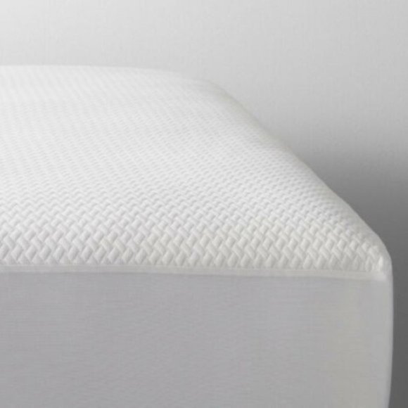 Bedding | Temperature Balancing Mattress Protector | Poshmark